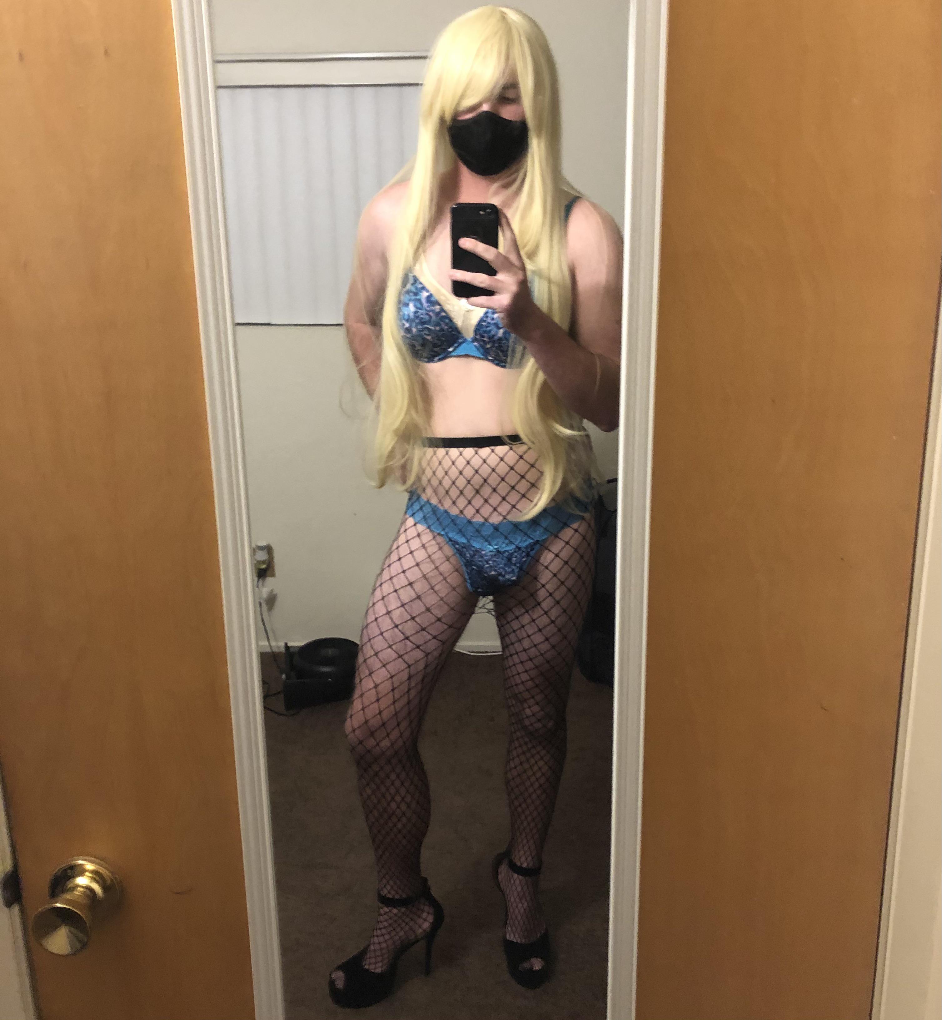 Looking to be feminized 🥰 | Scrolller
