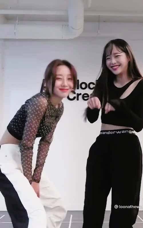 LOONA - Chuu & Yves | Scrolller