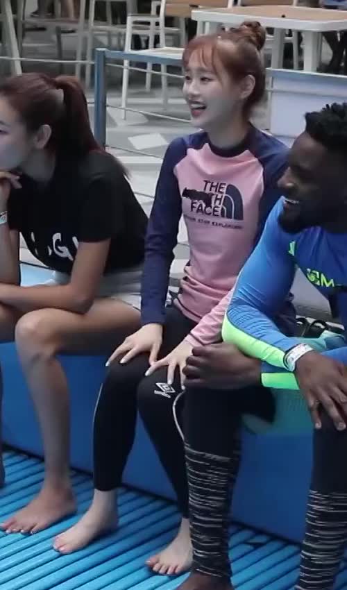 LOONA - Chuu | Scrolller