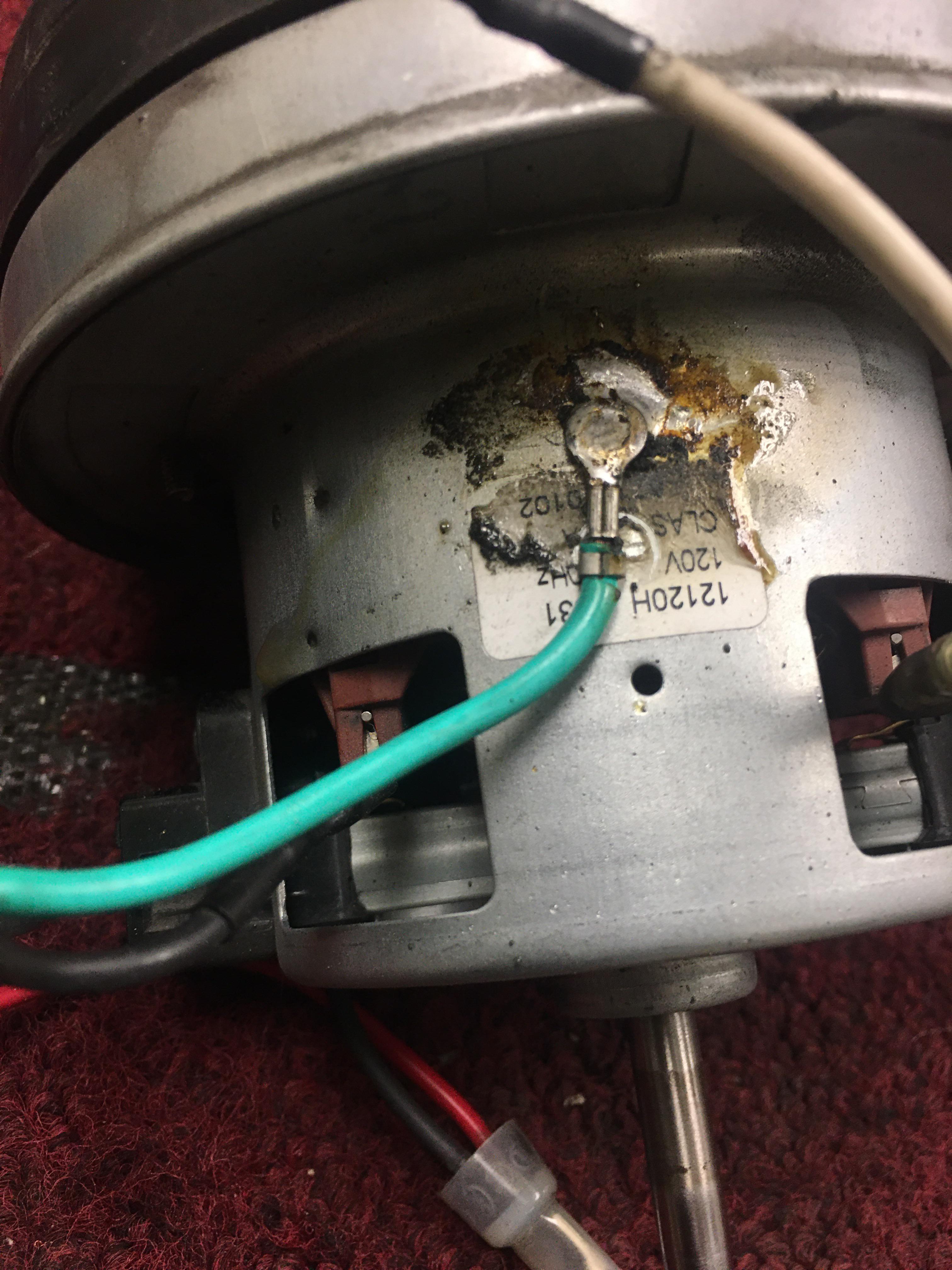 Lost the grounding screw | Scrolller