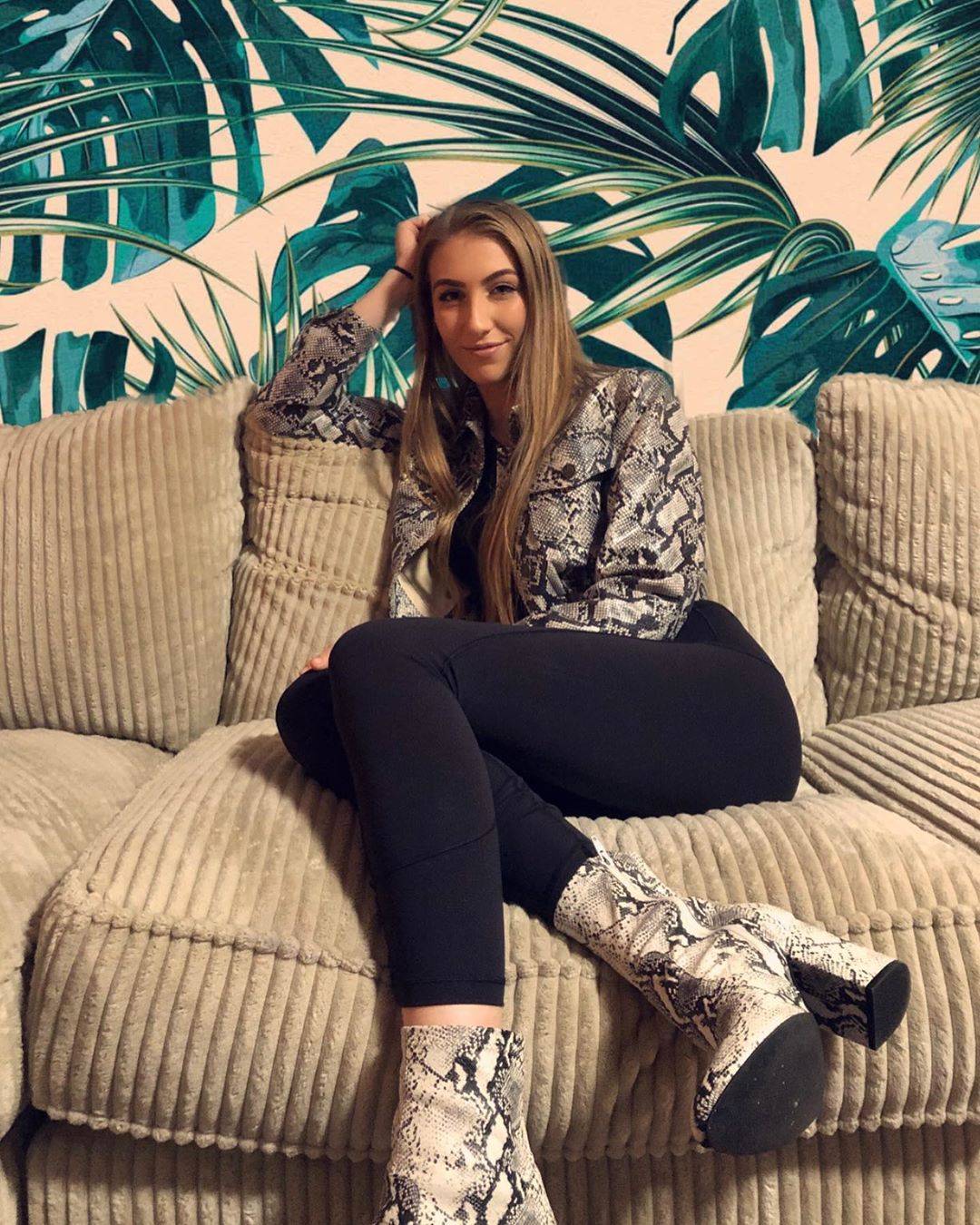 Loungin' | Scrolller