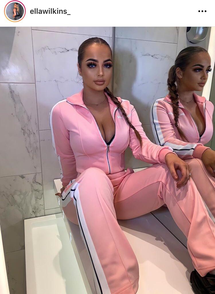 love a girl in a tracksuit | Scrolller