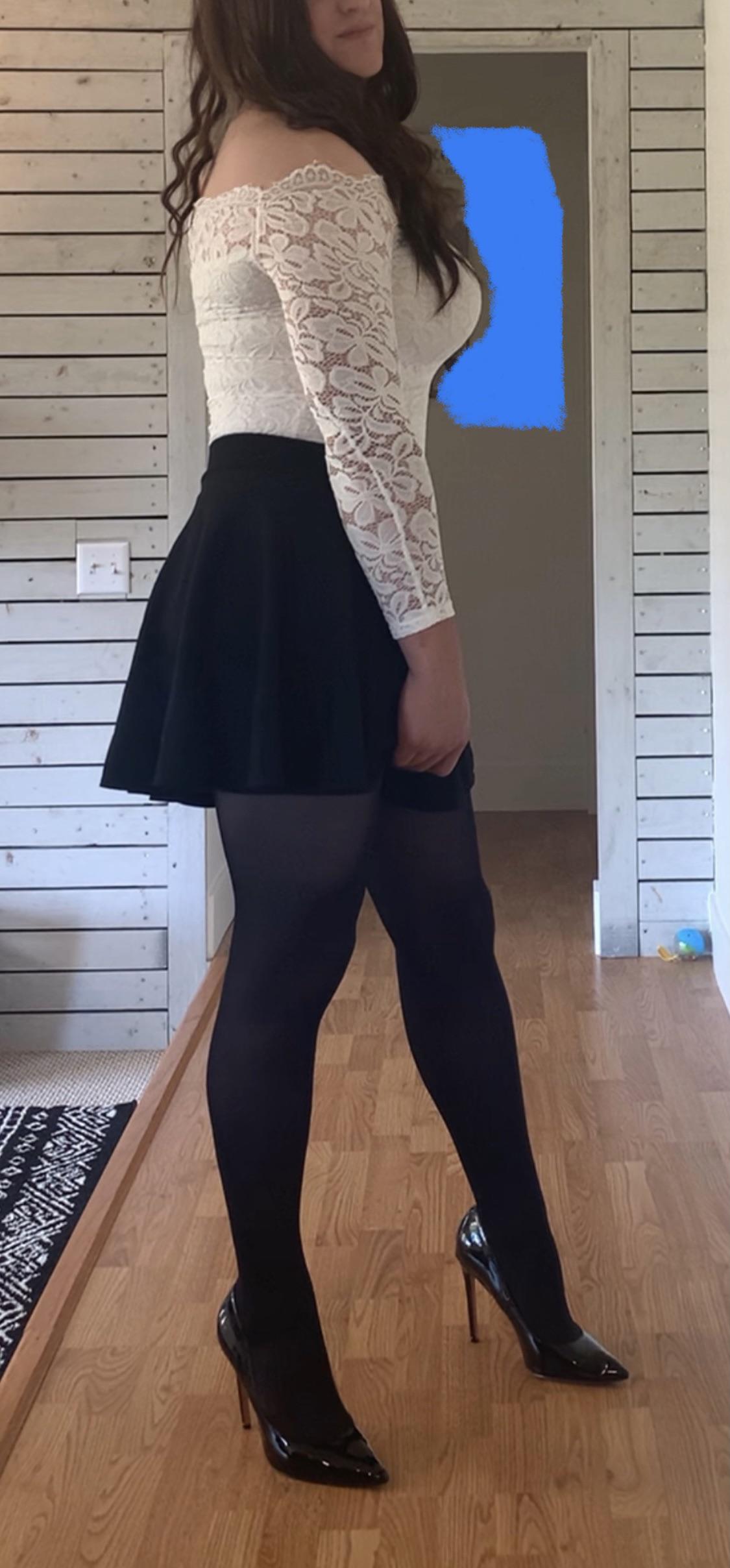 Love feeling elegant 💕 If only I could figure out some new and exciting poses 😆 | Scrolller