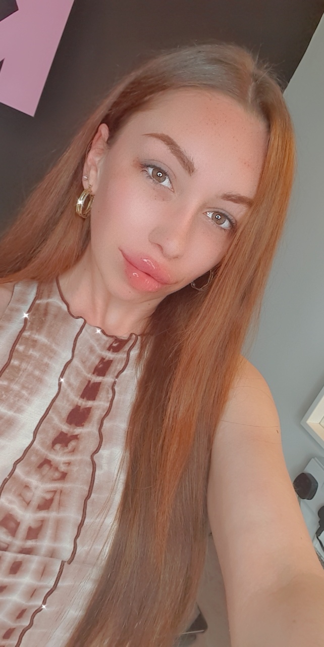 Love having glossy lips 💋 | Scrolller