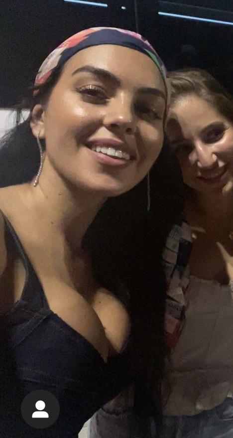 Love her boobs | Scrolller