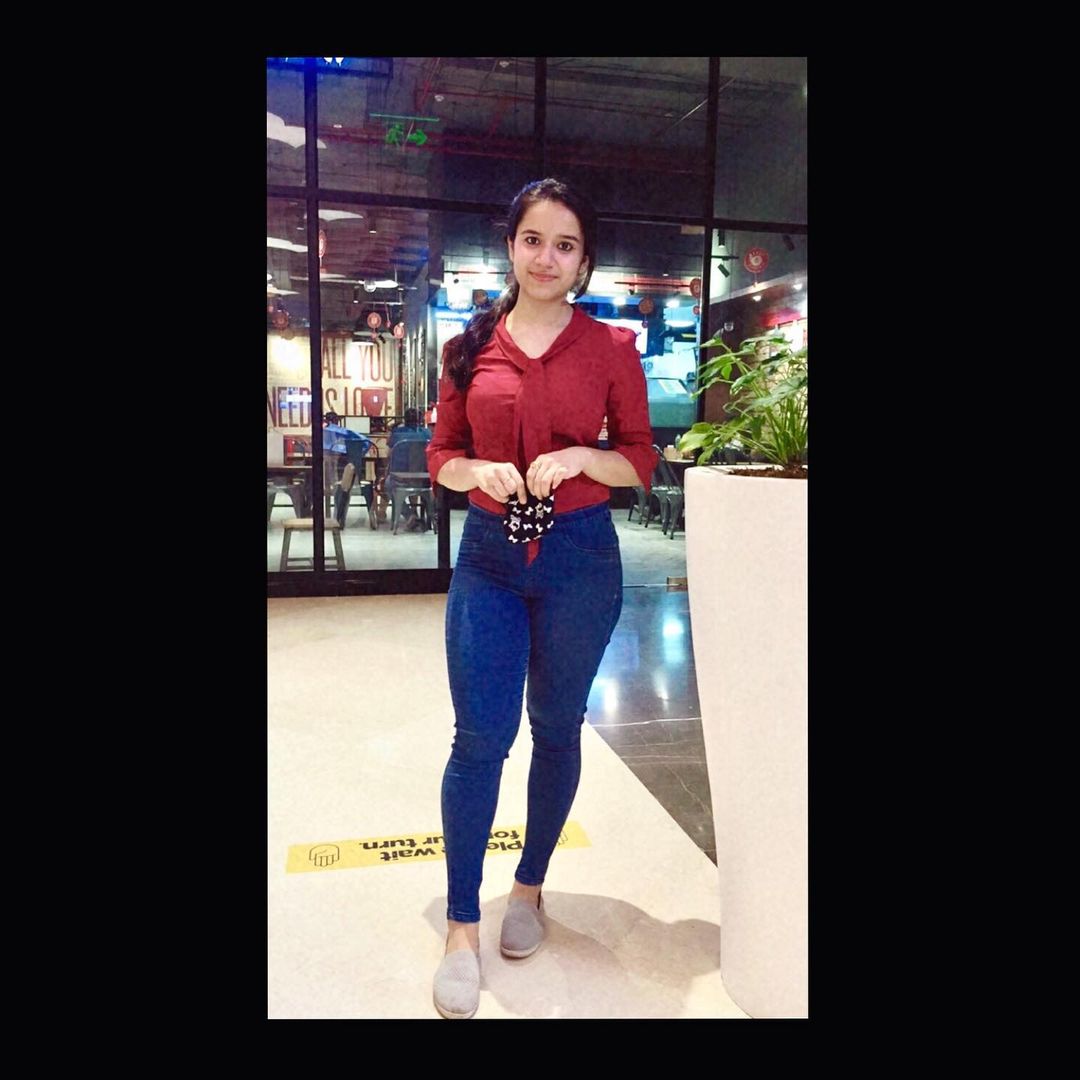 Love Her Hourglass Figure 🤤🤤 | Scrolller