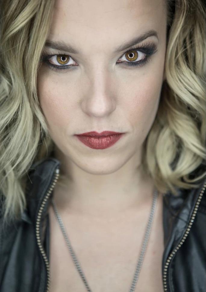 Love Lzzys Eyes So Beautiful Scrolller
