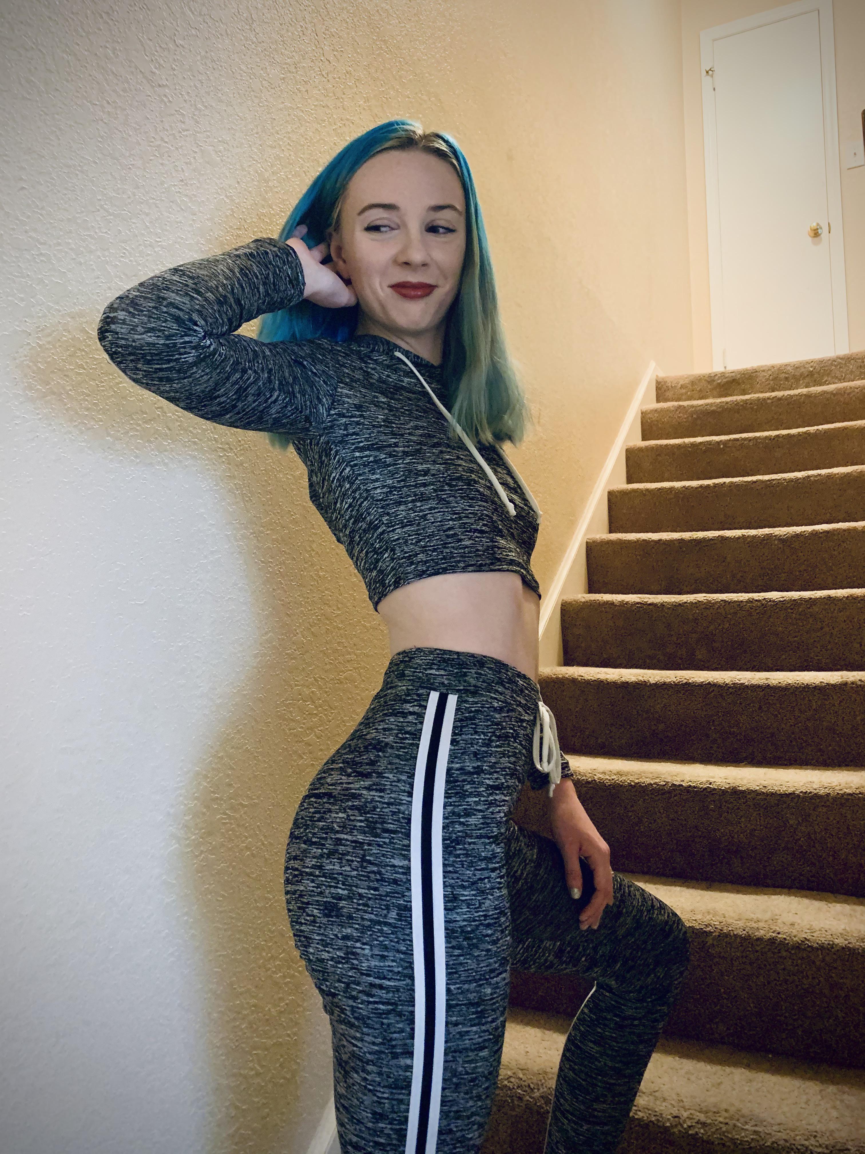 Love my small waist 🥰 | Scrolller