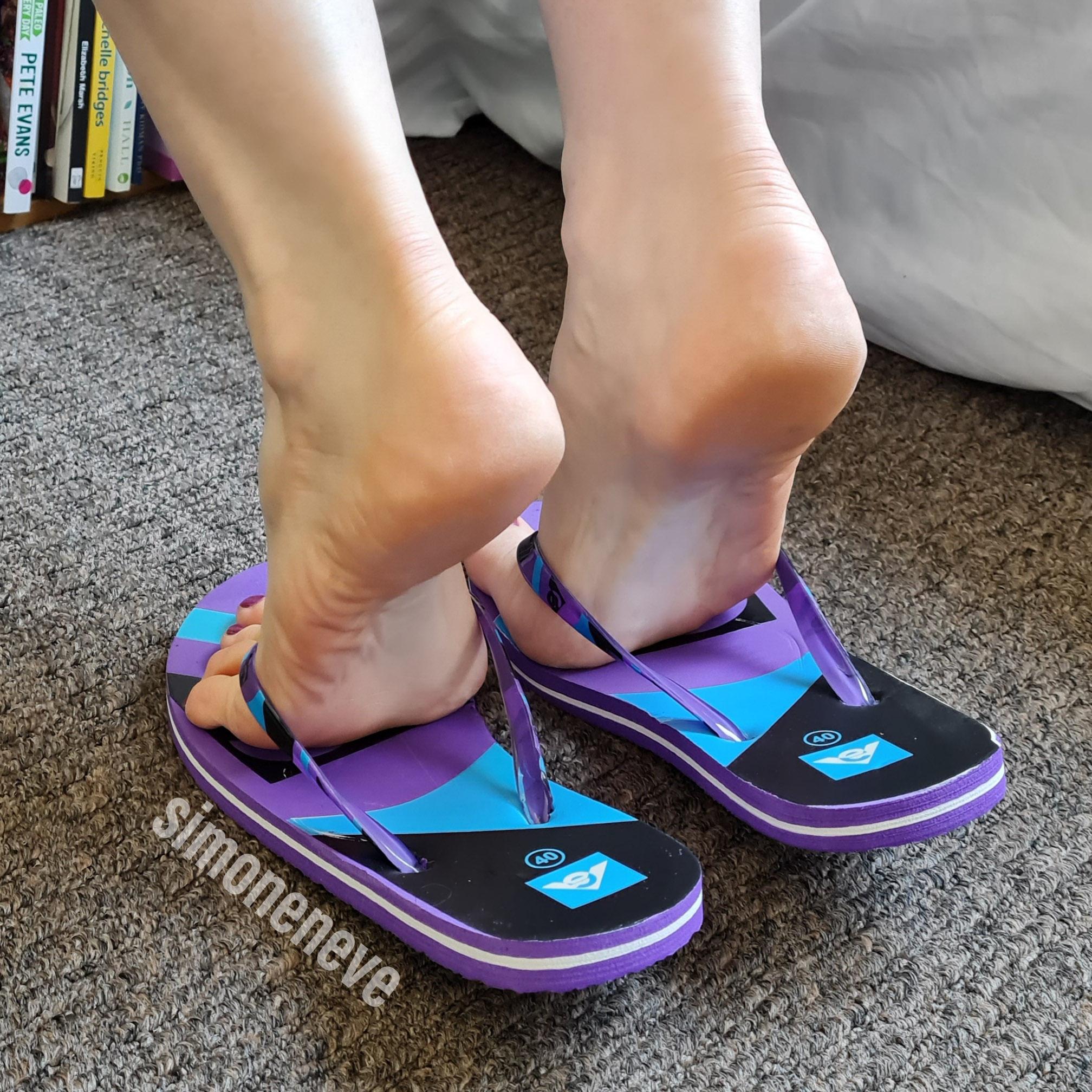 Love showing off my feet in flipflops 😊 | Scrolller
