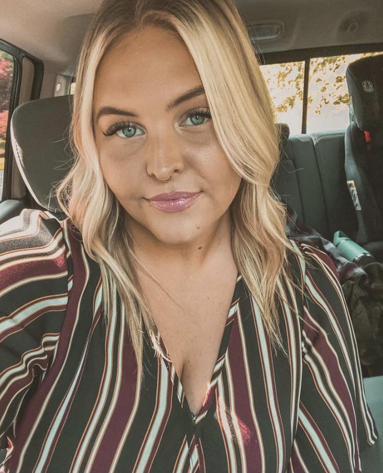 Love showing off some cleavage at church | Scrolller