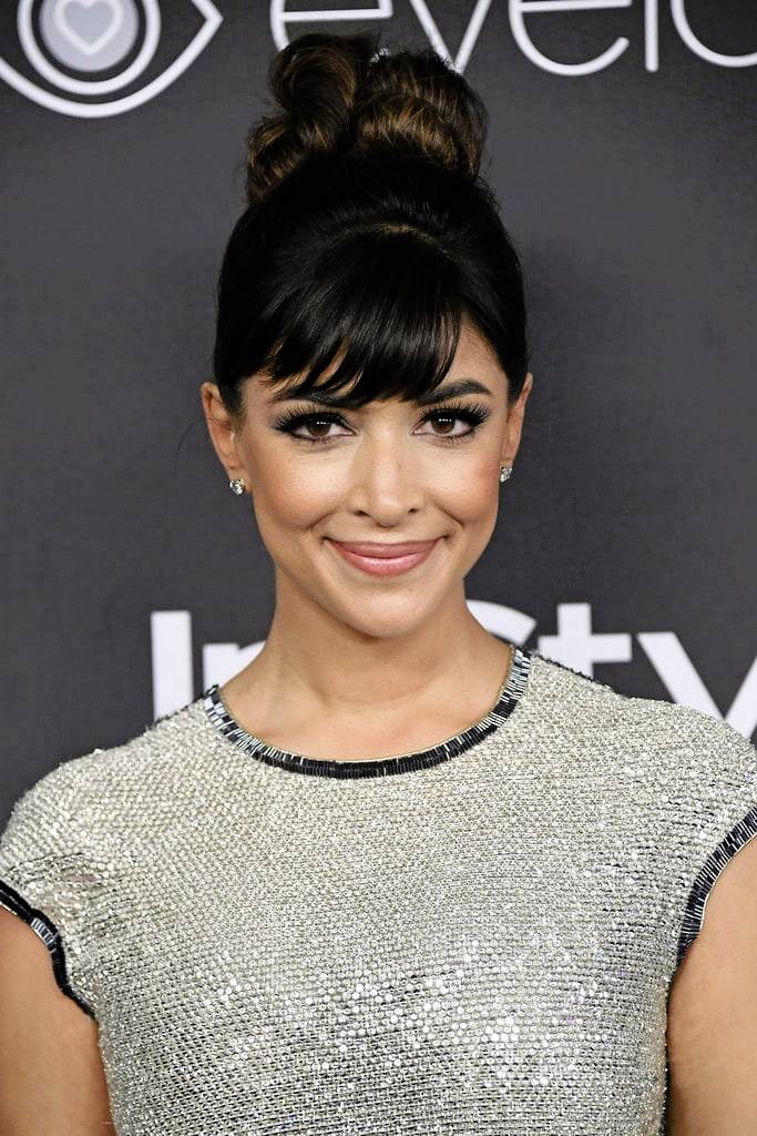 Hannah Simone | Scrolller