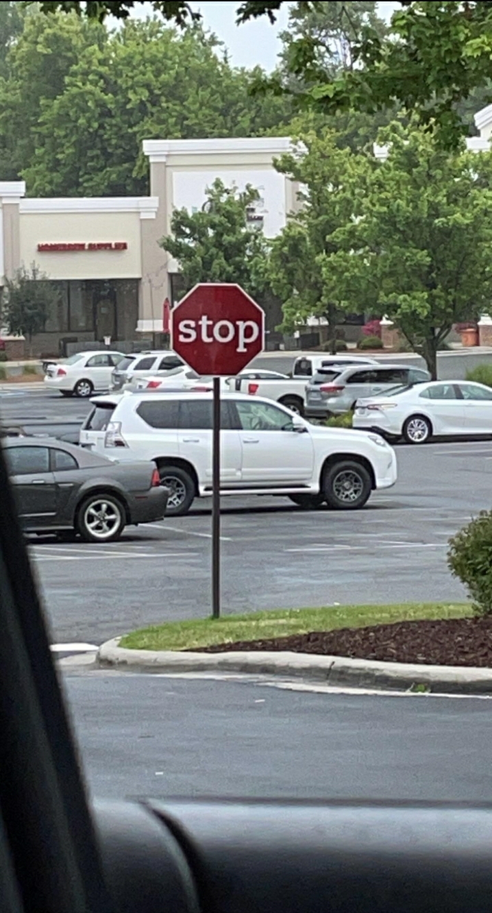 Lowercase letters stop sign looks weird | Scrolller