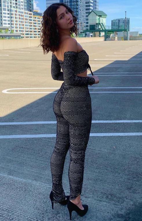 Lucia is officially a hooker (not really, but she looks like one here, which is hot) | Scrolller