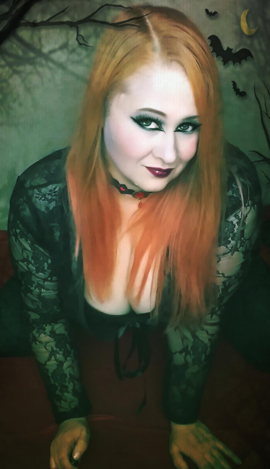 Lucinda, an vampire OC cosplay by Kavina Black (self) | Scrolller