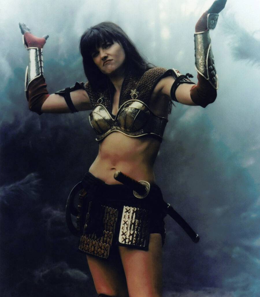 Lucy Lawless | Scrolller