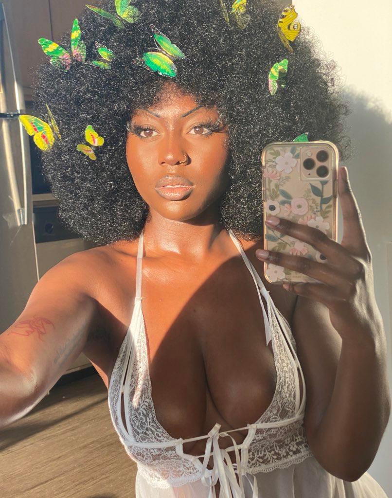 Luna 🌙 | Scrolller