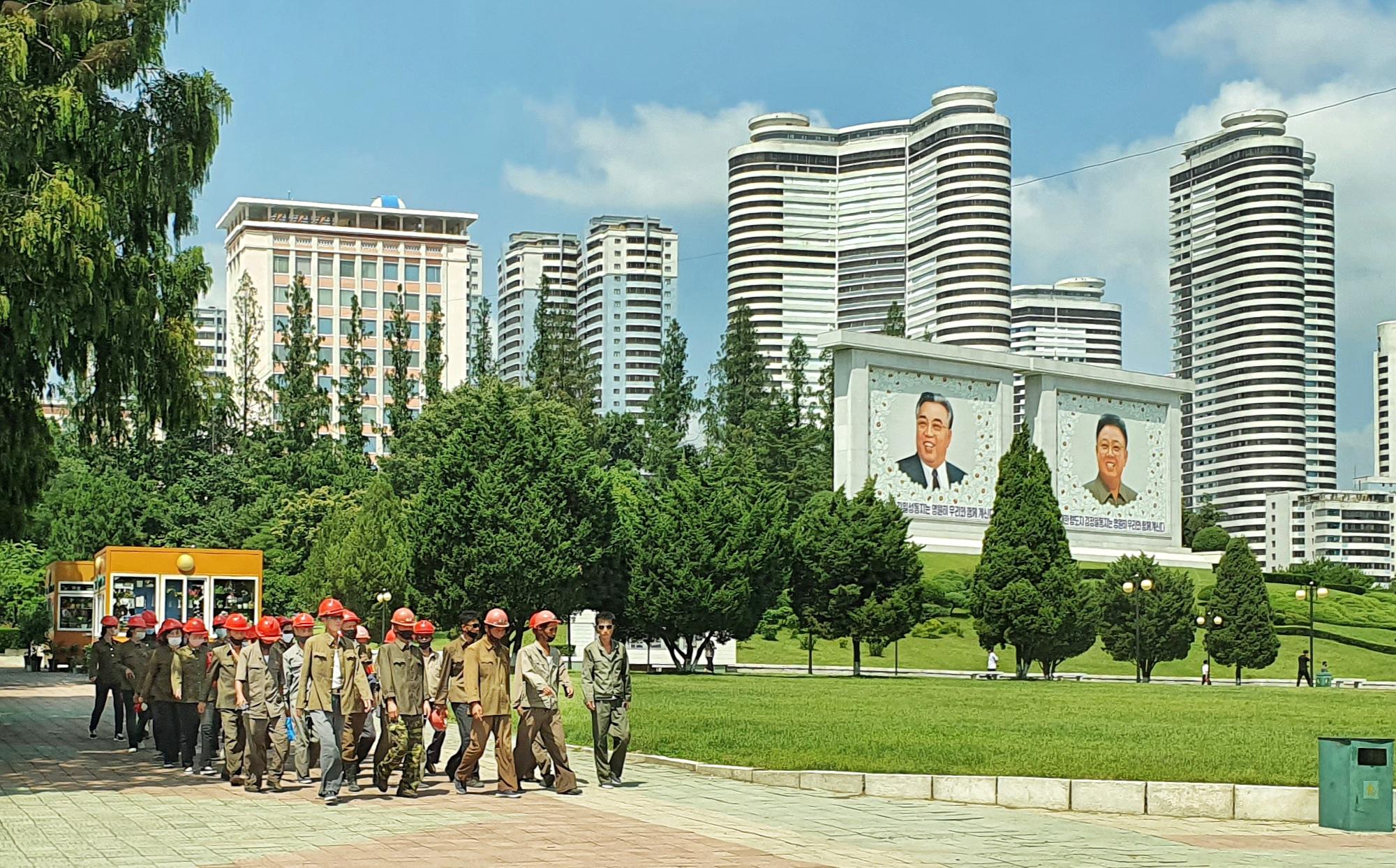 Lunch break is over (Pyongyang). | Scrolller