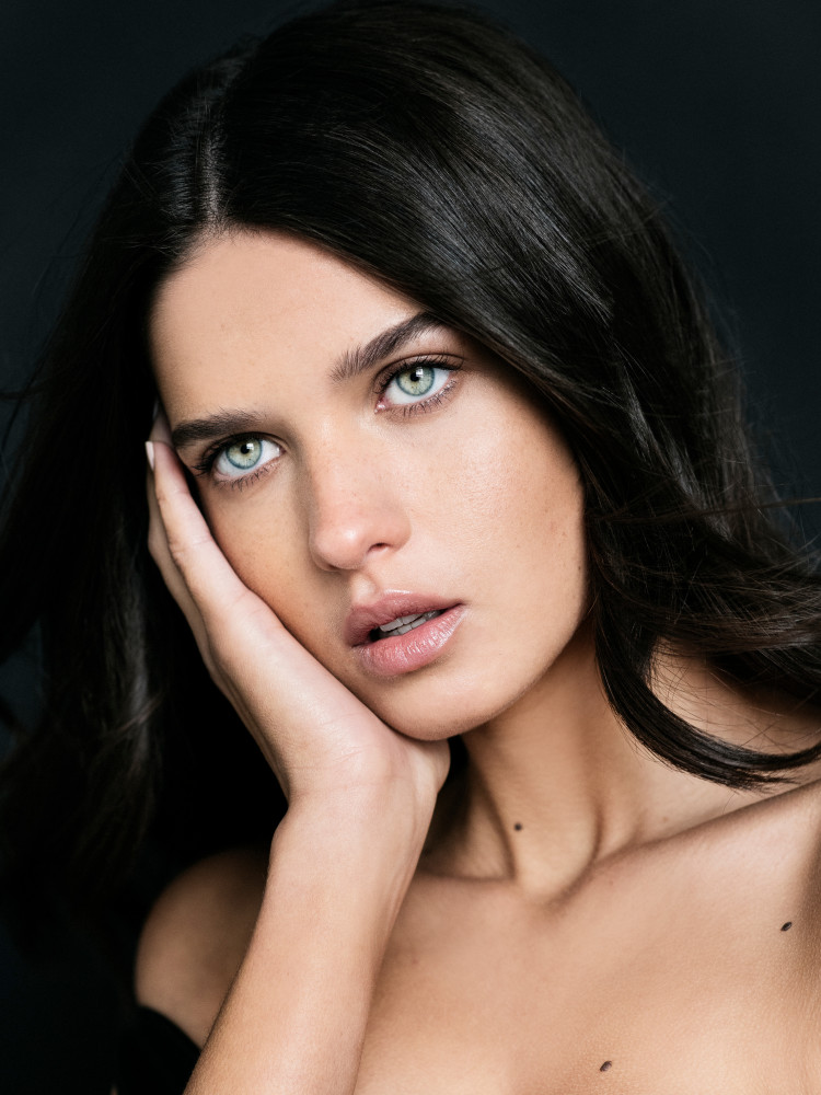 Luscious | Scrolller