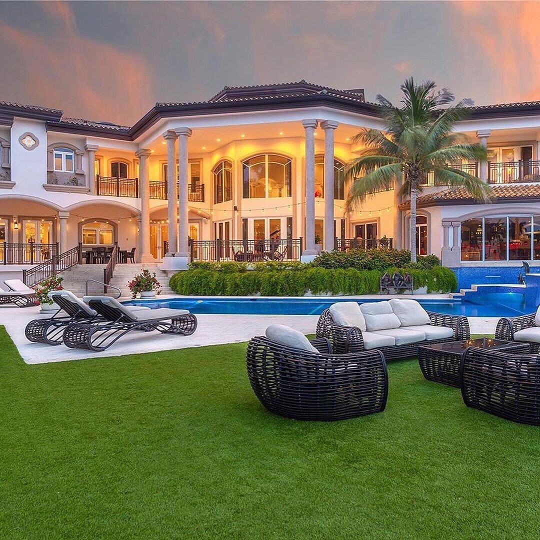 Luxury Mansion | Scrolller