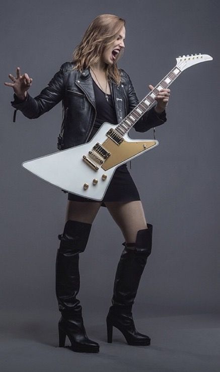 Lzzy Hale | Scrolller
