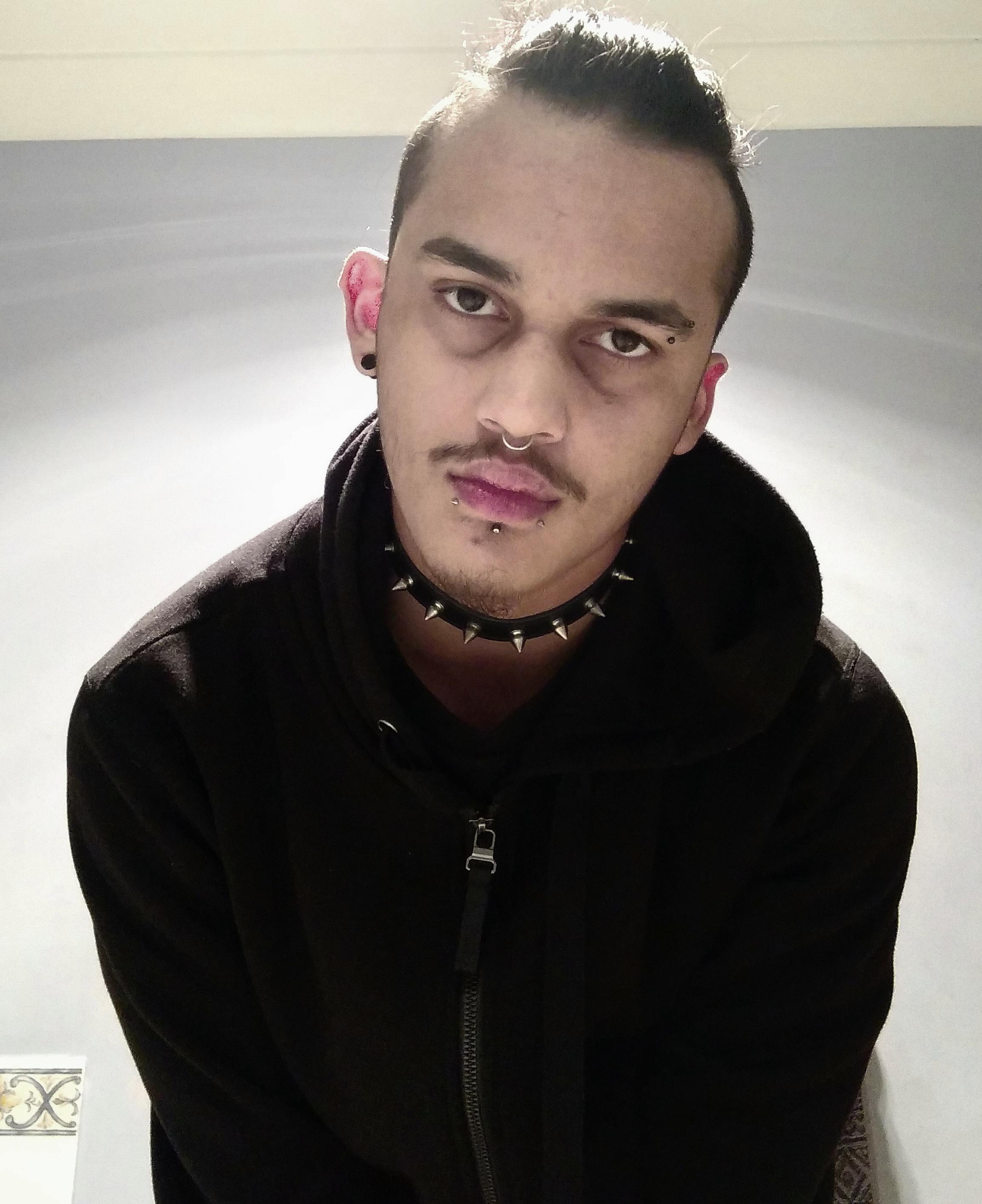 (M18) I'm new here 🦇🧛🏻 | Scrolller