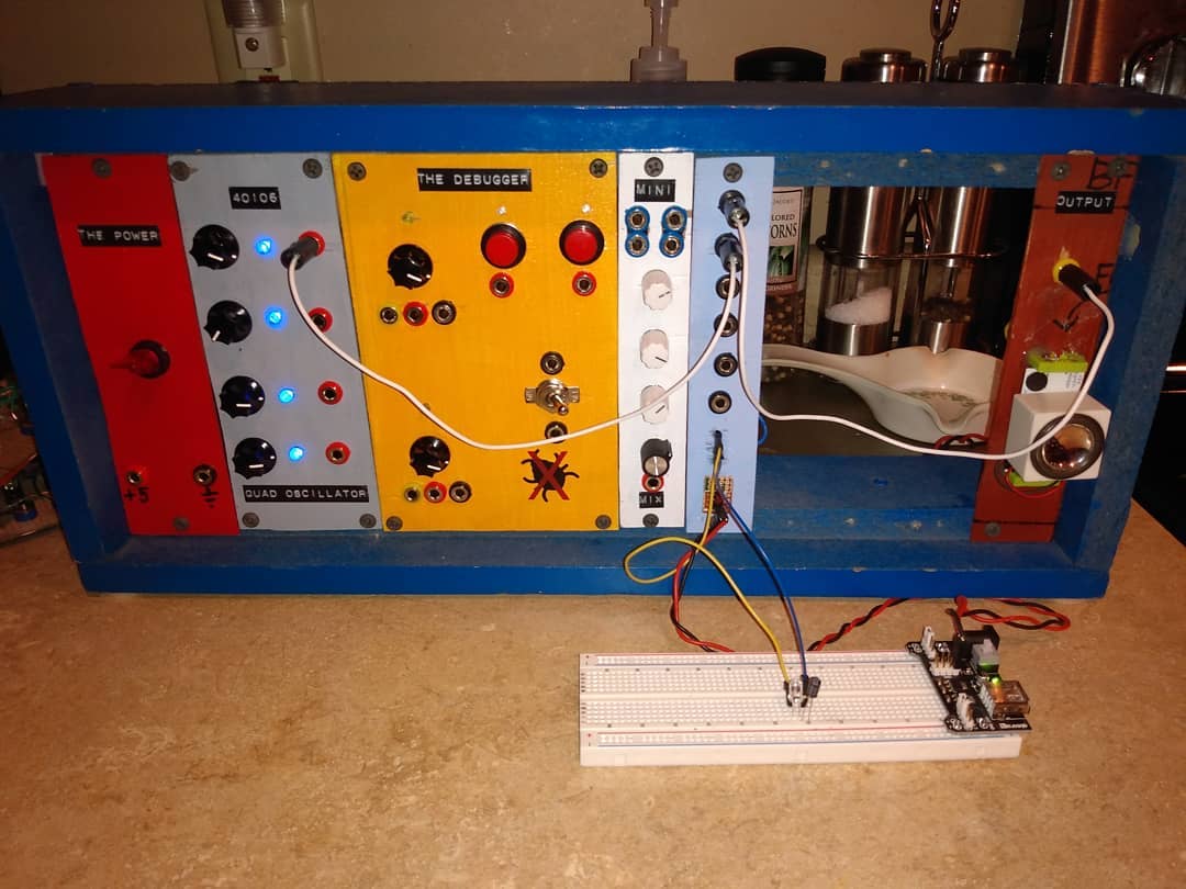 Made a module to help me breadboard | Scrolller