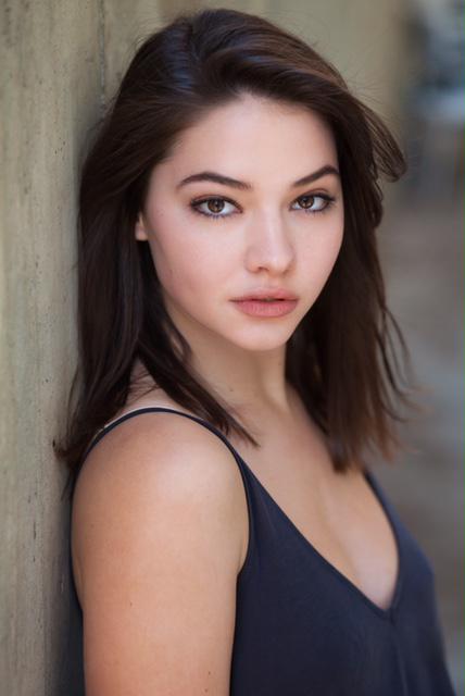 Madelyn Cline [irtr] | Scrolller