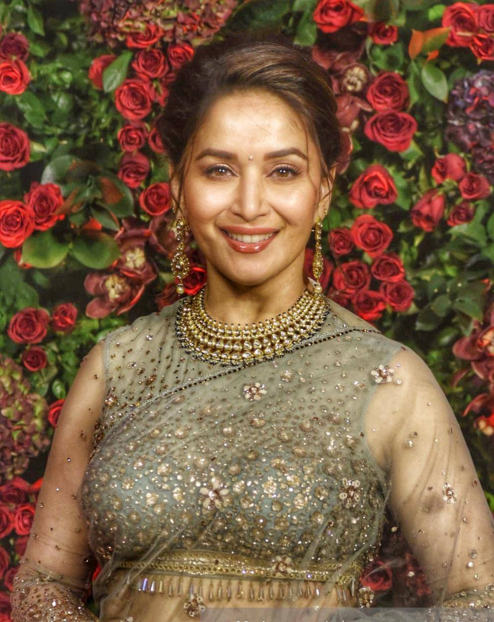 Madhuri Dixit Nene 😍 | Scrolller