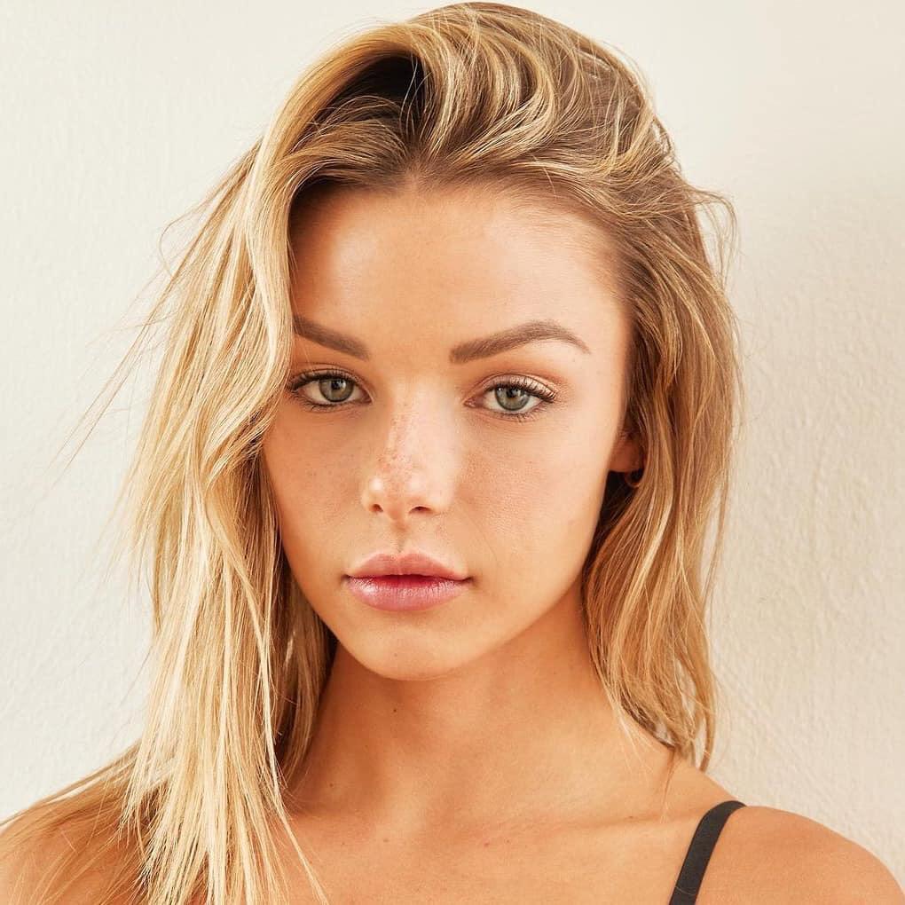 Madi Teeuws Scrolller 4599