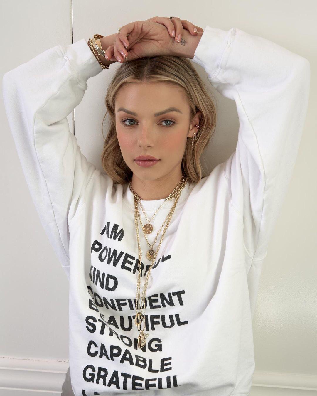Madi Teeuws Scrolller