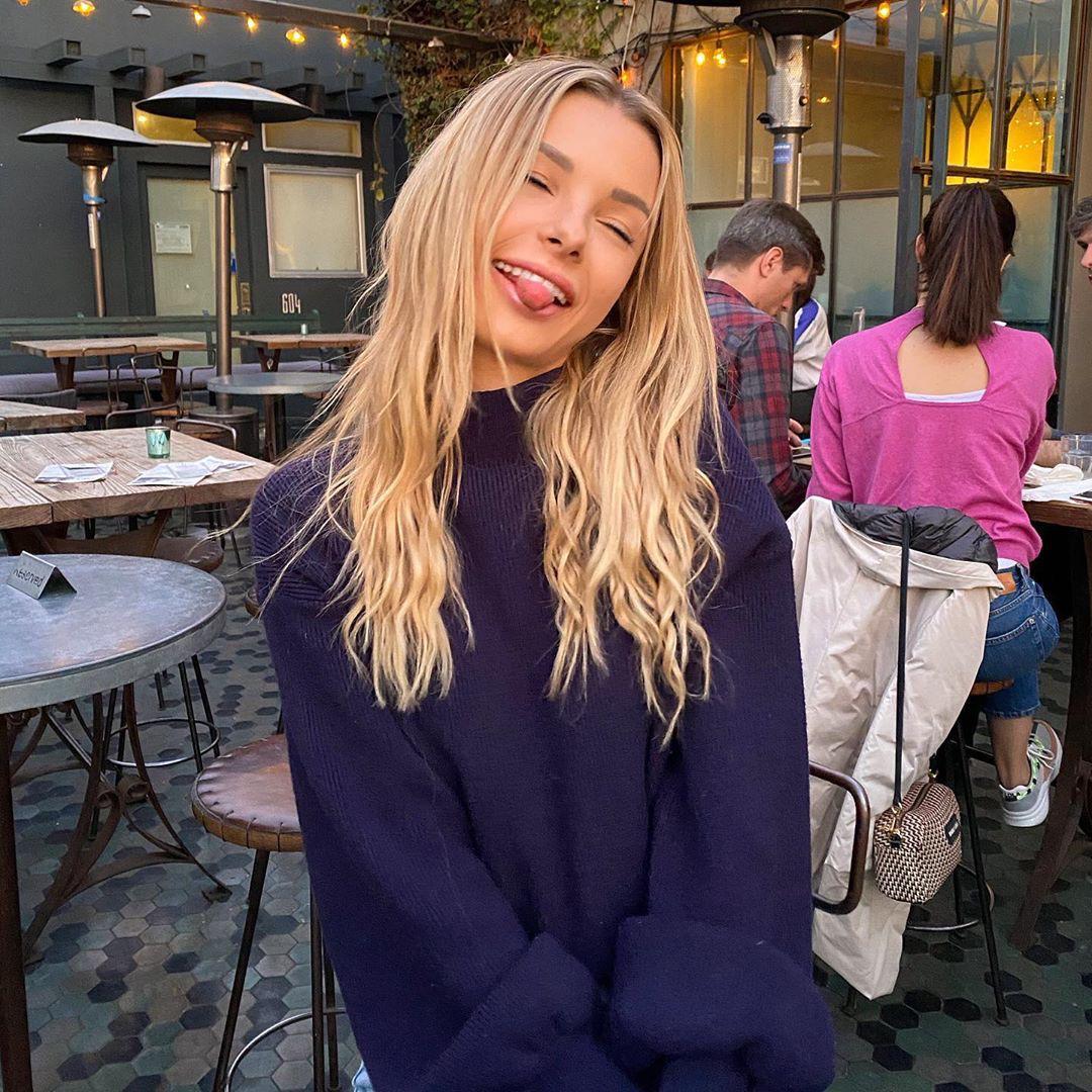 Madi Teeuws Purple Sweater And Jeans Scrolller 0398