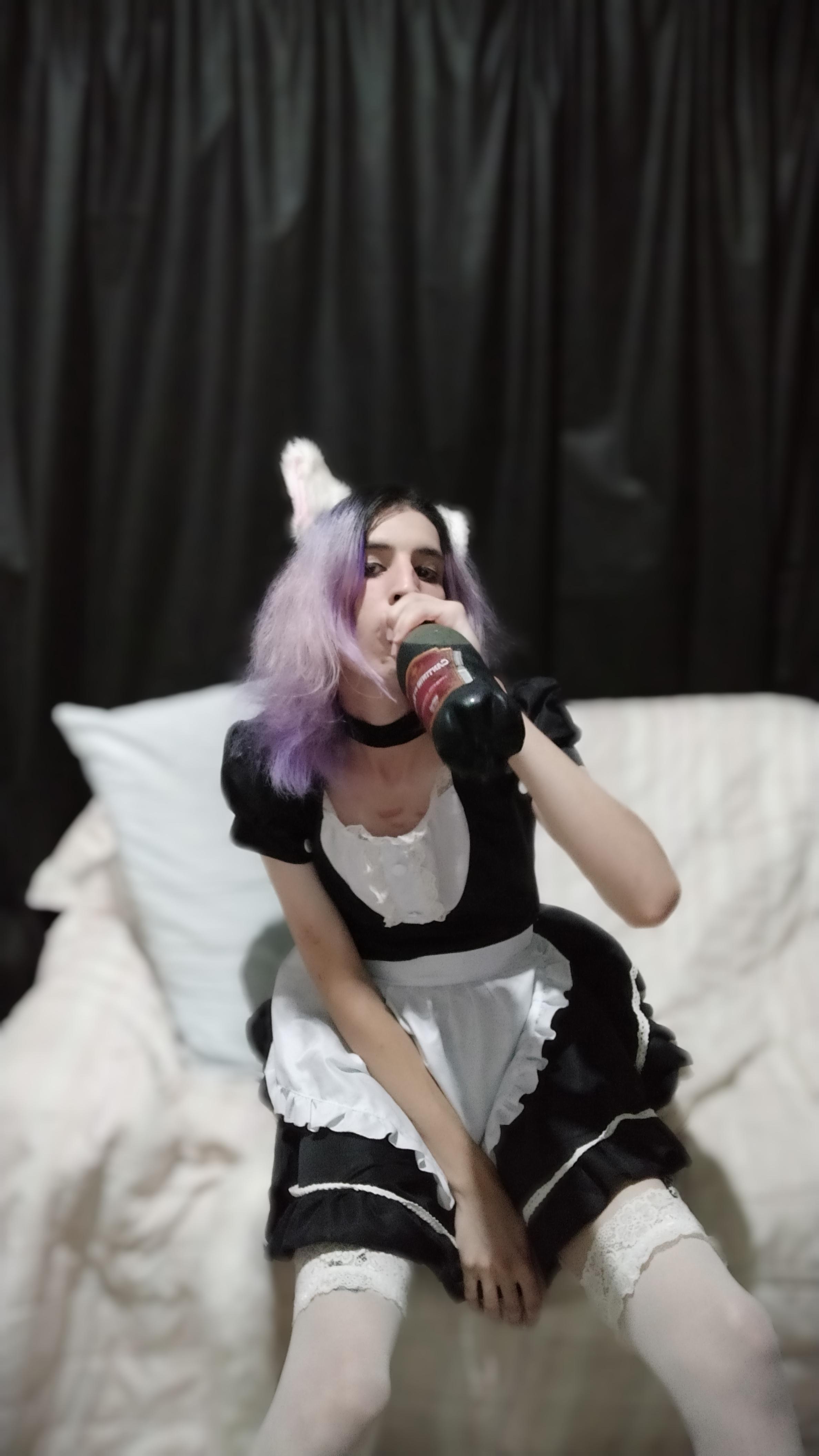 Maid uwu | Scrolller