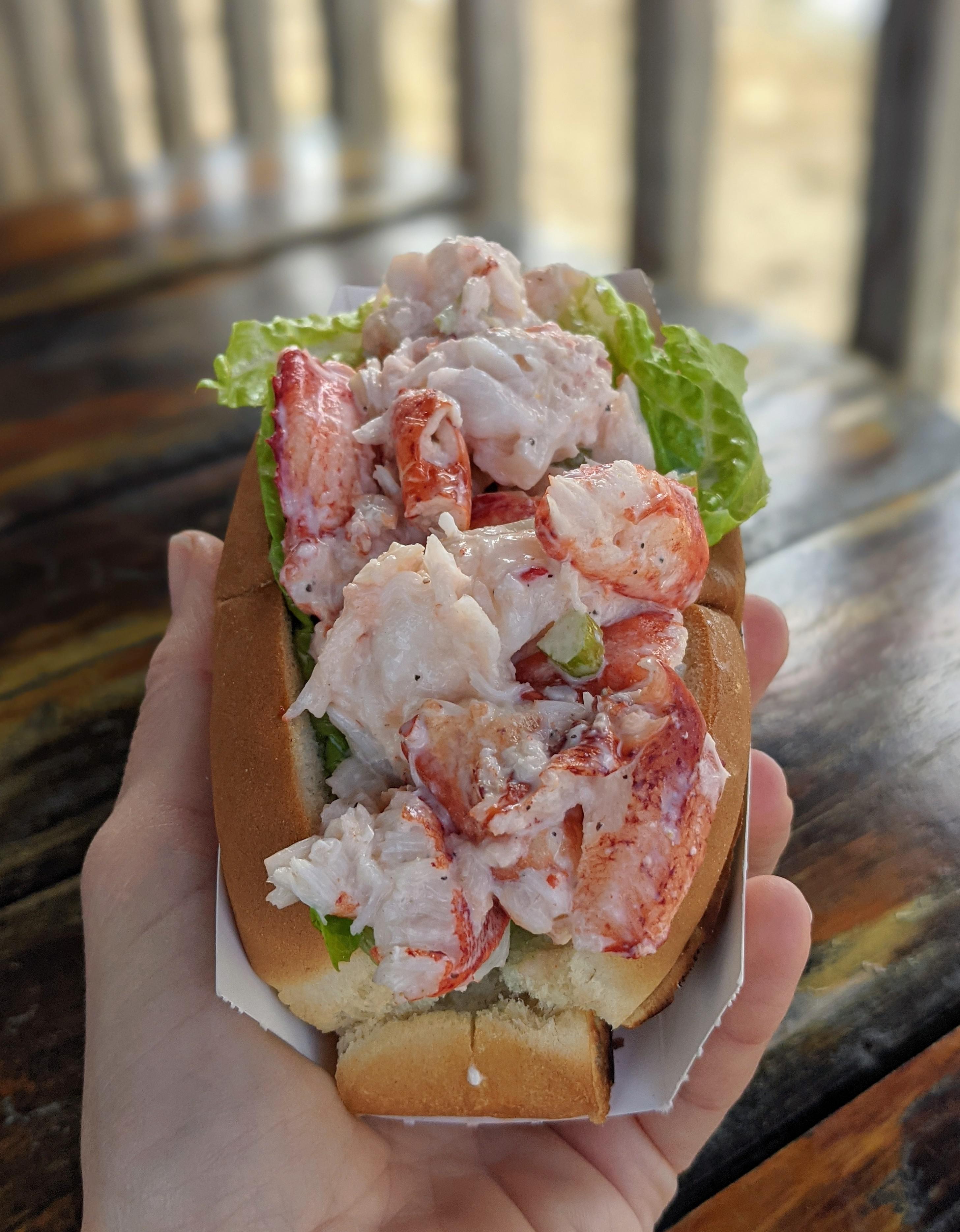 Maine Lobster Roll | Scrolller