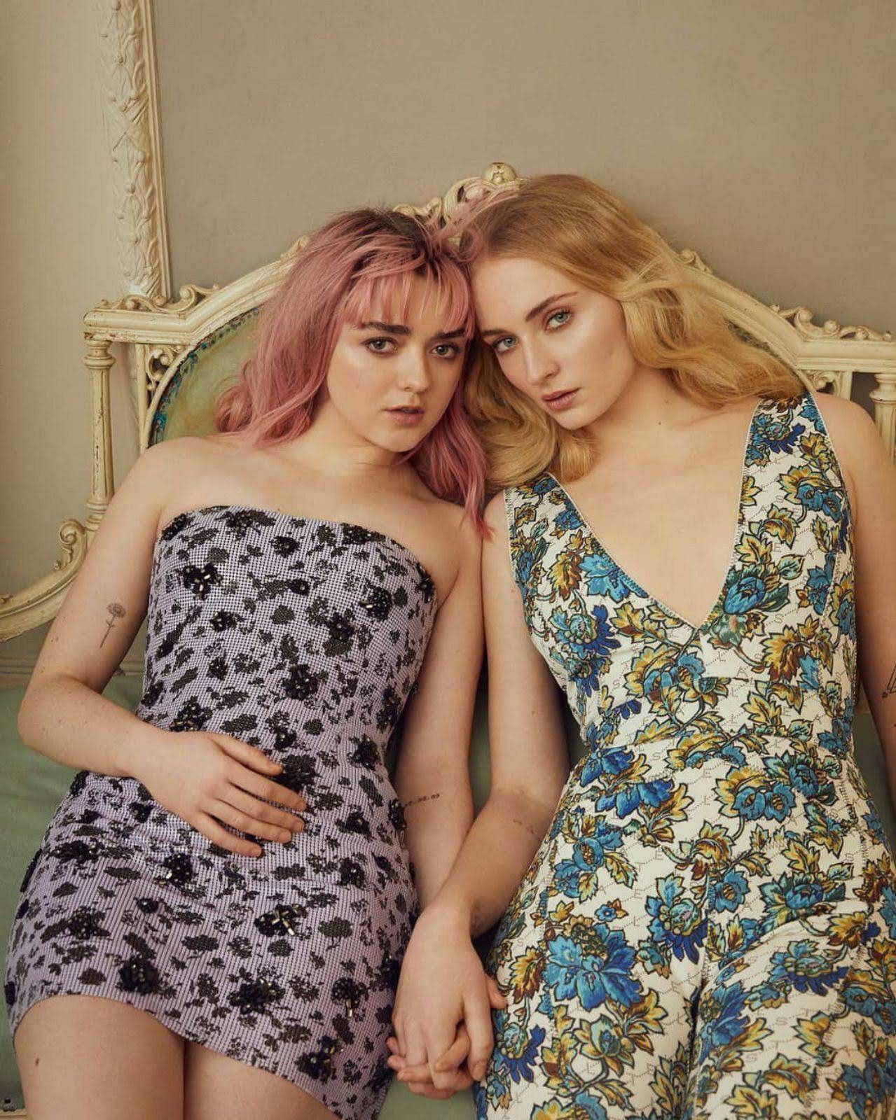 Maisie Williams and Sophie Turner | Scrolller Maisie Williams and Sophie Turner | Scrolller