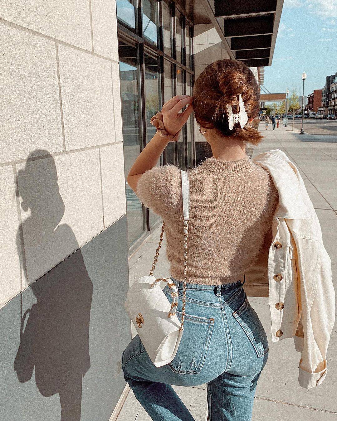 Making her way downtown | Scrolller