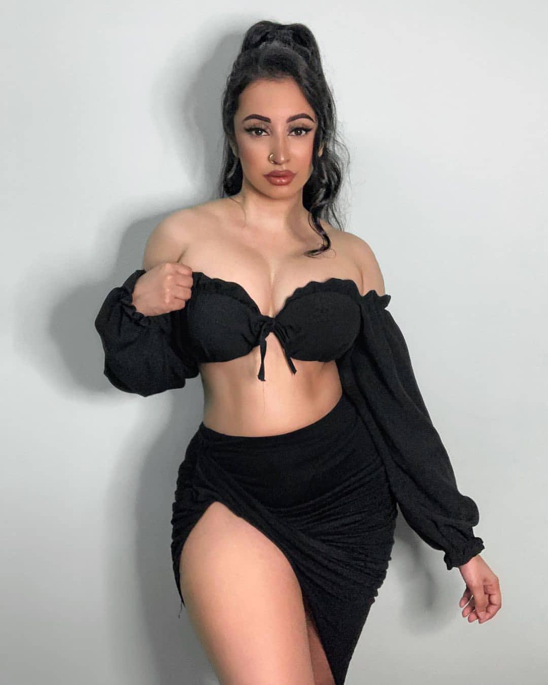 Malaysian Hot Indian Girl Susha 🔥👅 DM for more | Scrolller