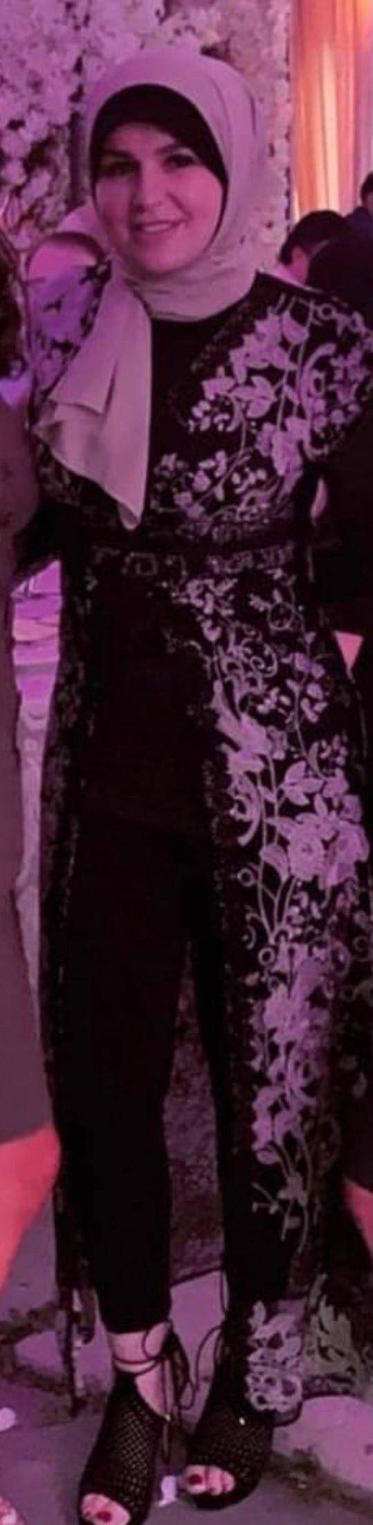 Mamma needs to let her tits loose | Scrolller