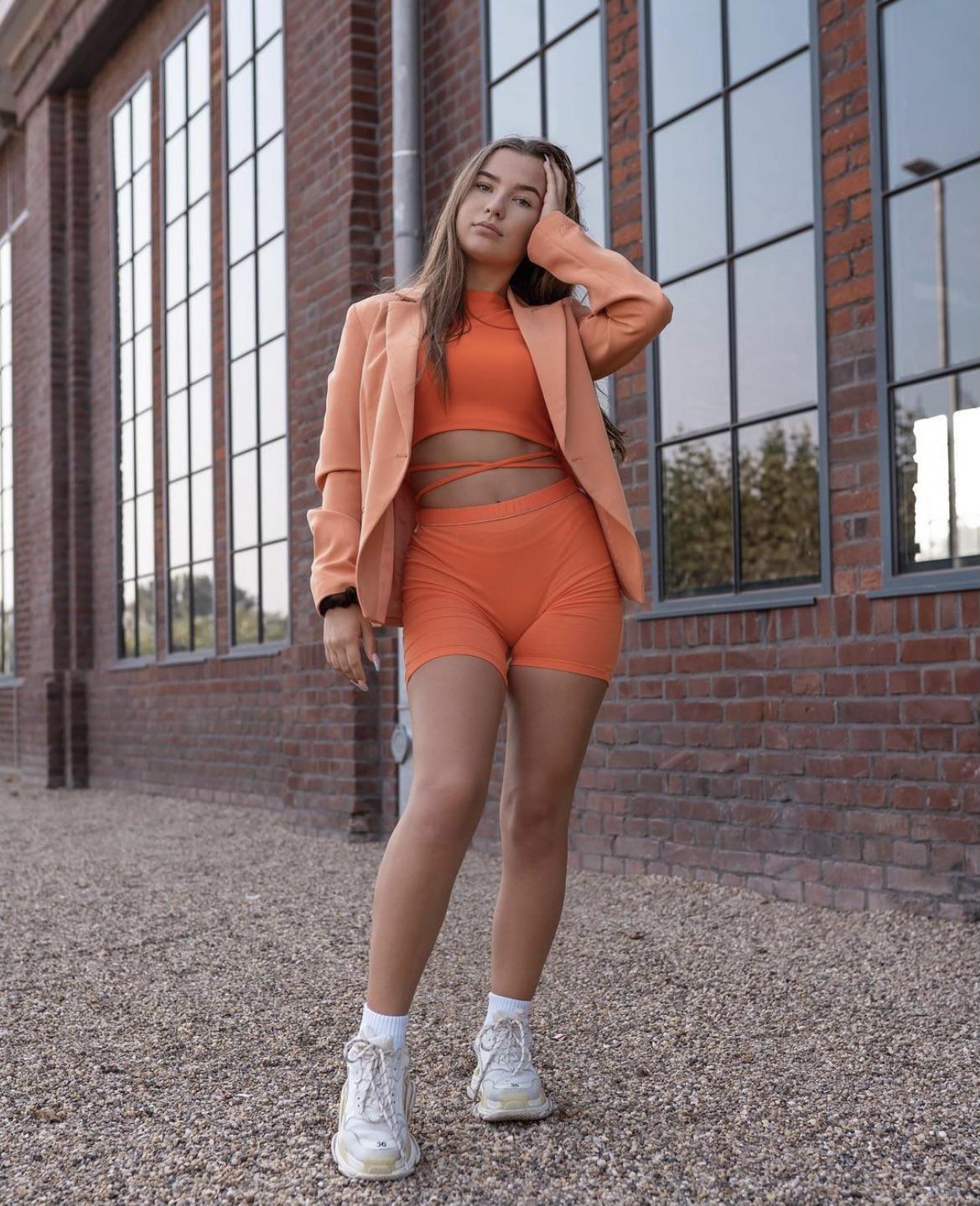 Man sieht so ihren geilen Tanga 😌 | Scrolller