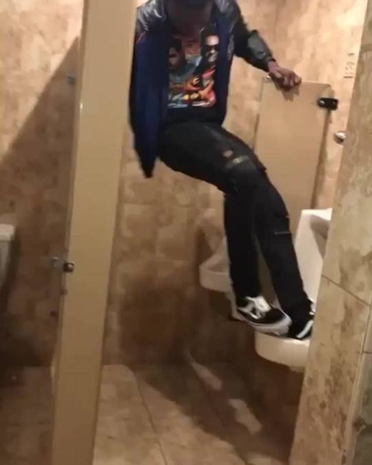 Drunk Man Vs Urinal Scrolller