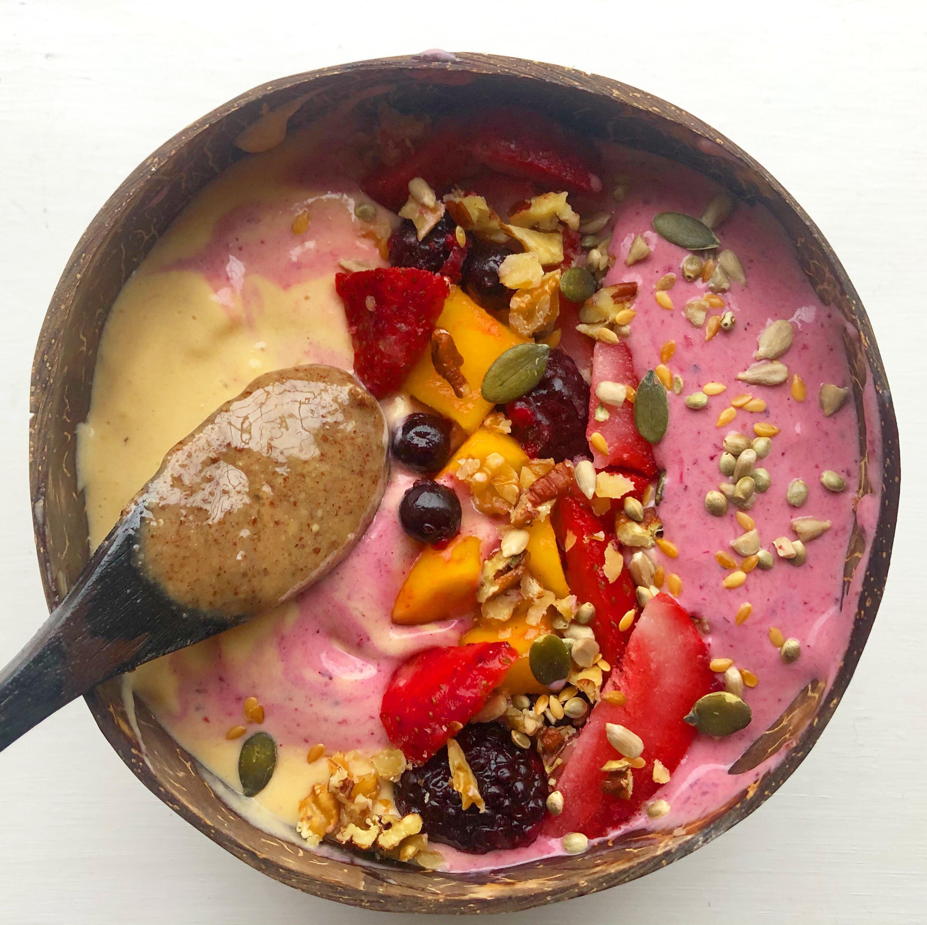 Mango and raspberry smoothie bowl | Scrolller