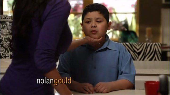 Manny peaks at his mom | Scrolller