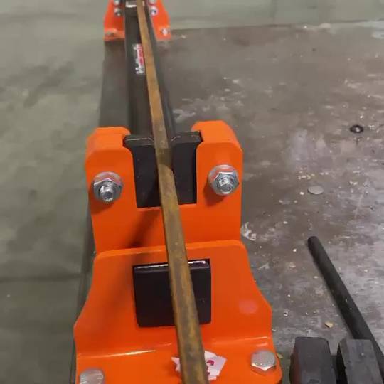 Manual twisting tool | Scrolller