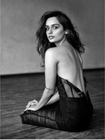 Manushi Chhillar - very hot in backless | Scrolller