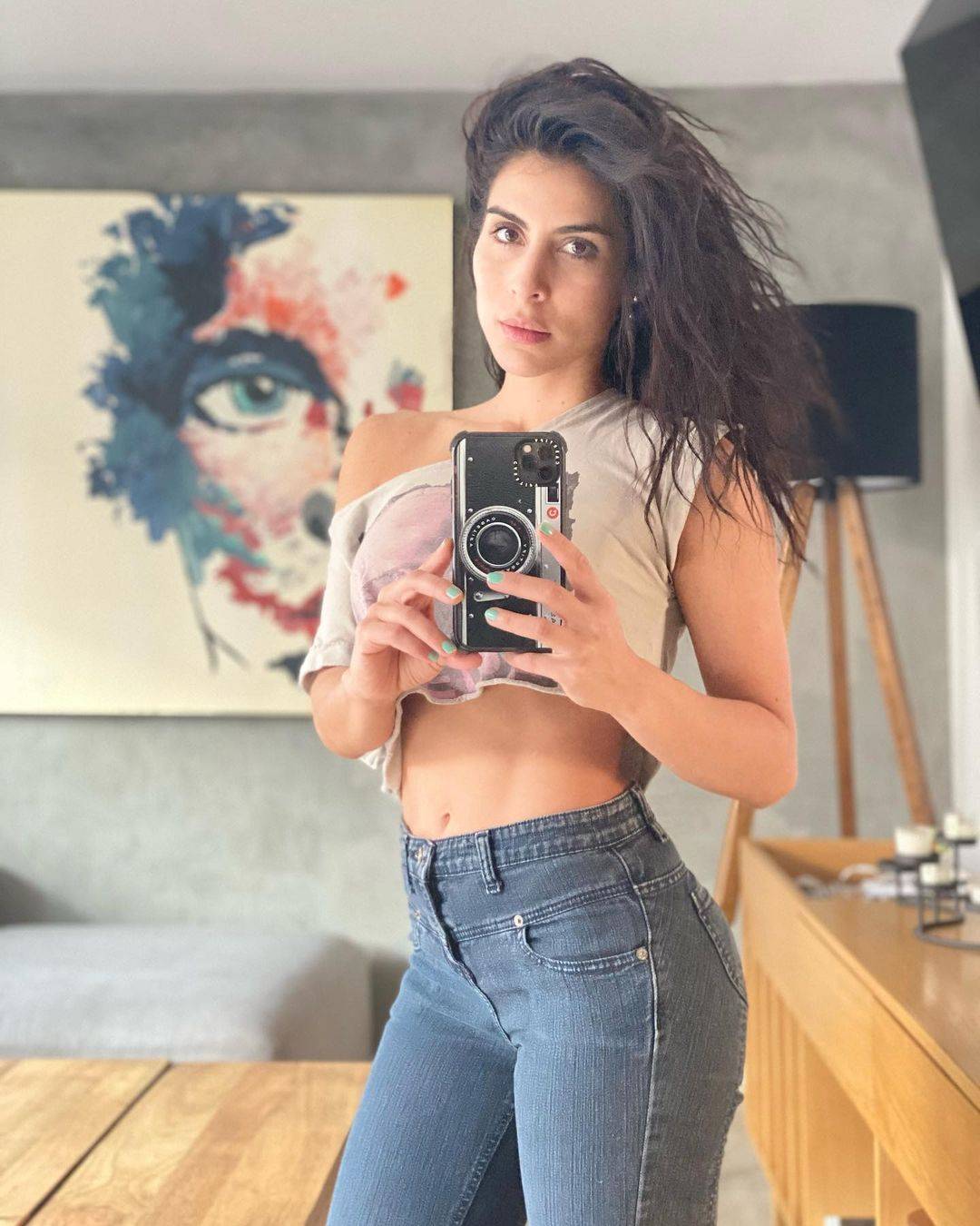 Maria Leon | Scrolller