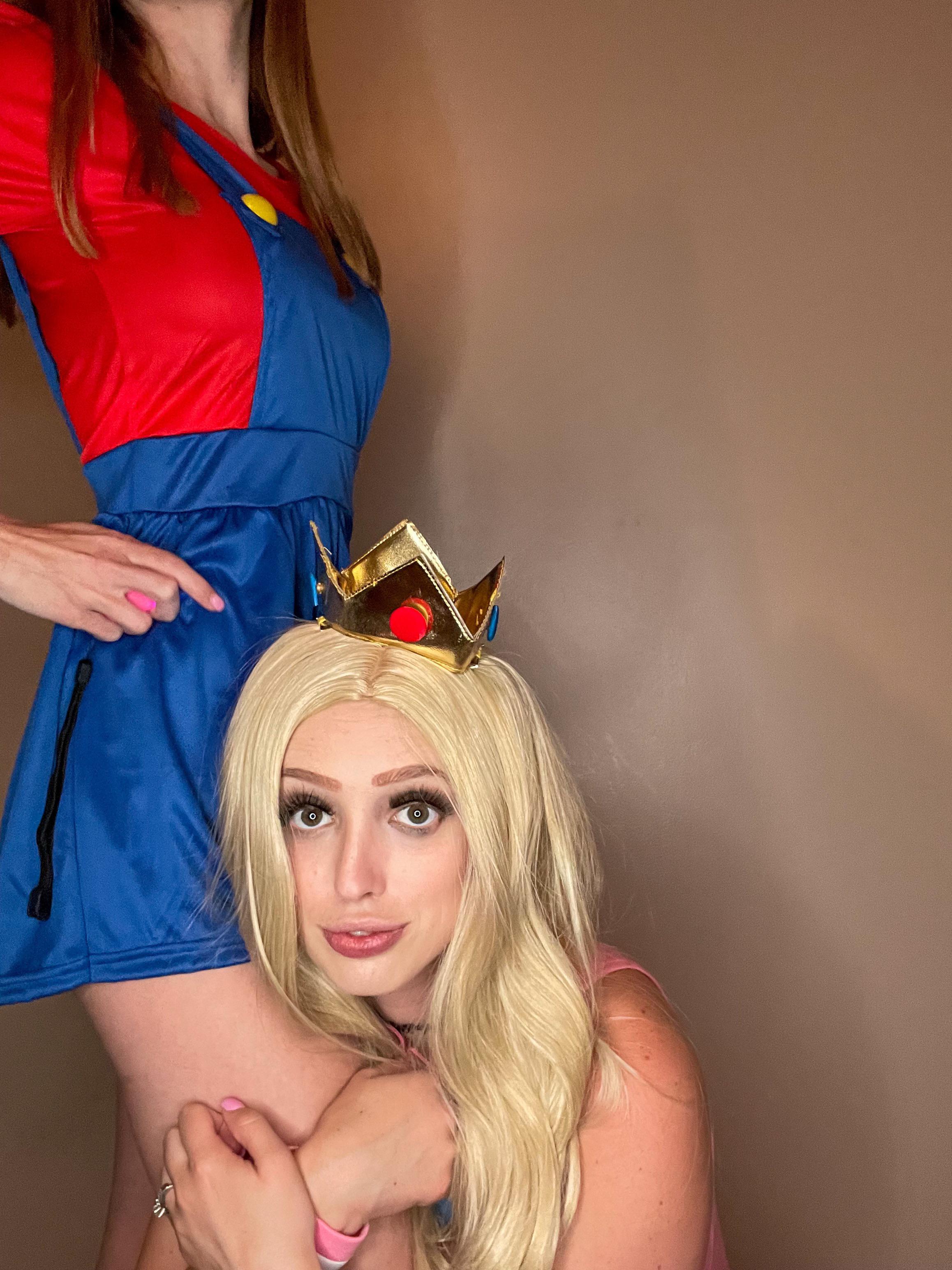 Mario and Peach from Mario by bi_katan and art3m1s | Scrolller