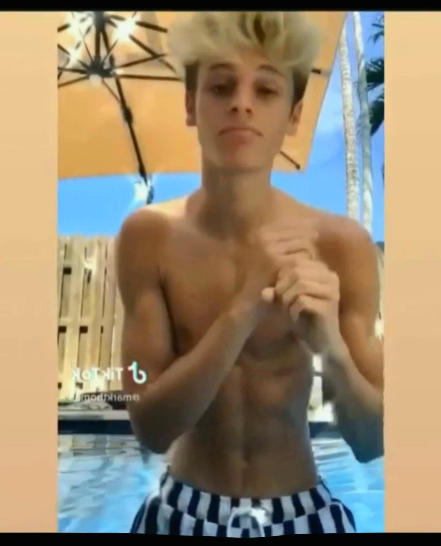 Mark Thomas 🤤😍 | Scrolller