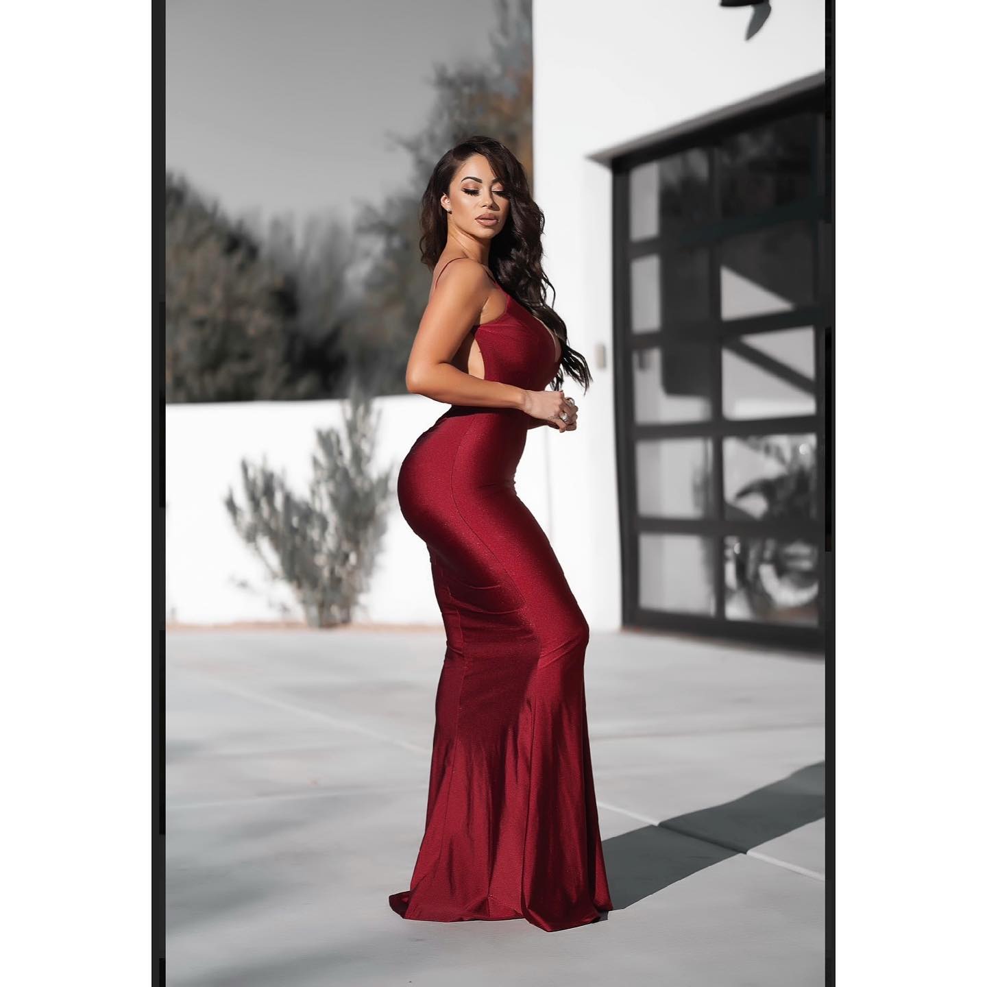 Maroon curves | Scrolller