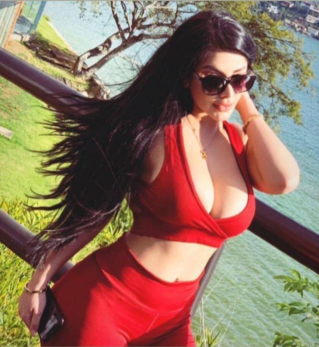 Mas chichis ( . )( . ) | Scrolller