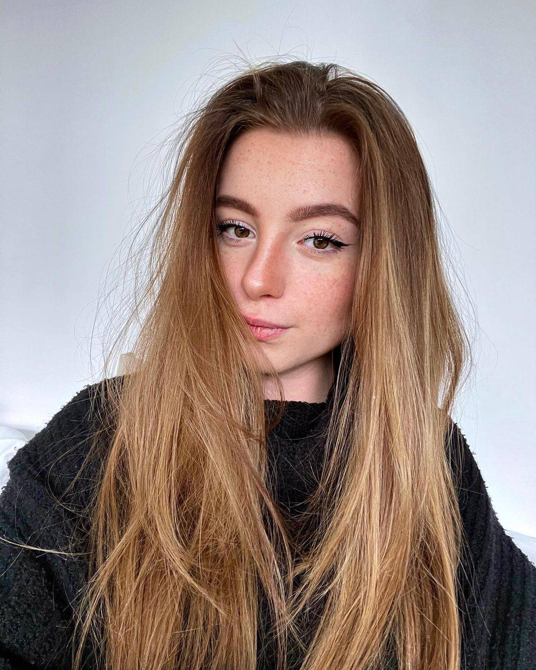 Discover more like PrettyGirls: Mathilde Bellaiche and Related Content | Scrolller