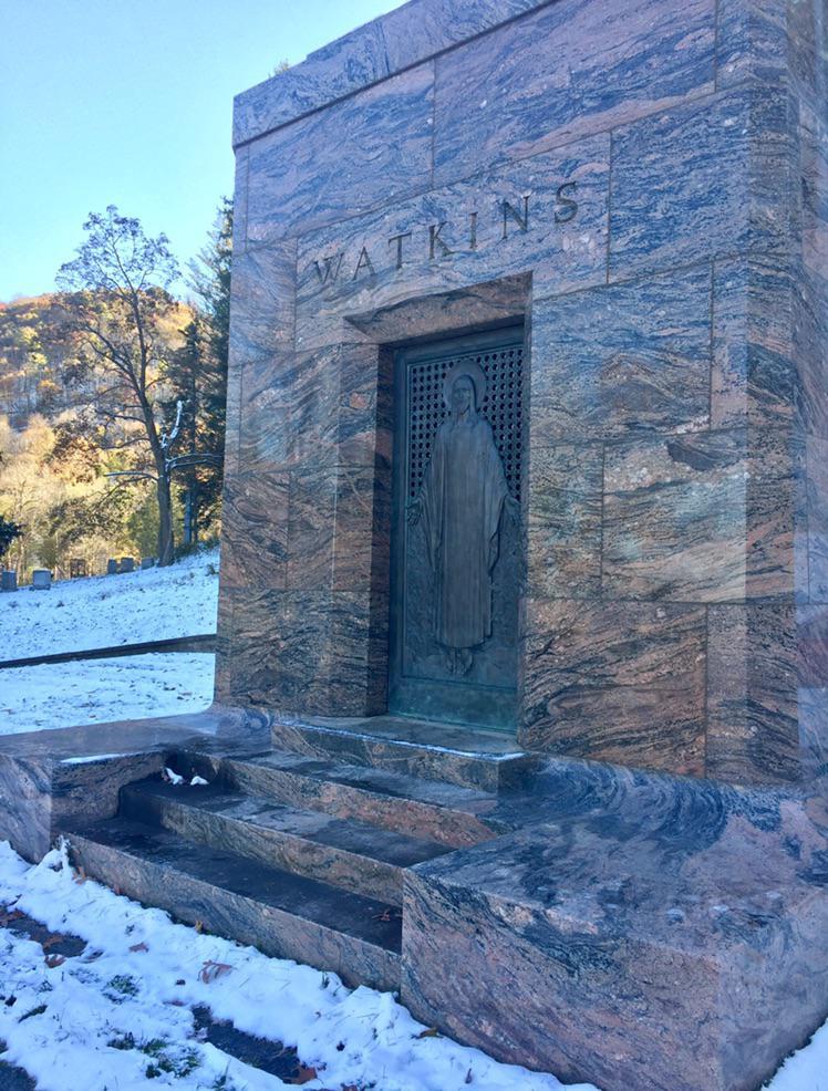 Mausoleum Monday | Scrolller